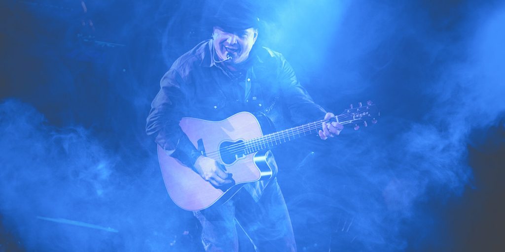Garth Brooks reveals brief, seven-city Dive Bar Tour